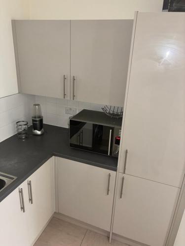 Luxury Apartment Balcony View Tube 2 Min Walk - イルフォード