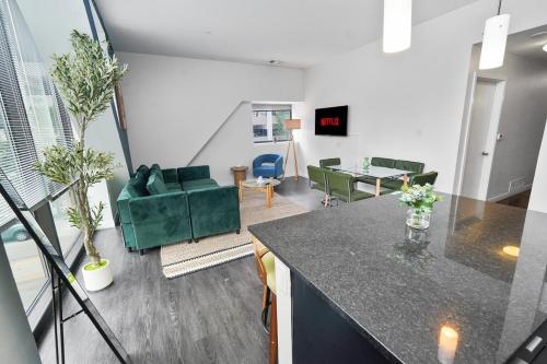 Stylish 2br Escape - 10 Minutes Walk To Riverwalk - ミルウォーキー, WI