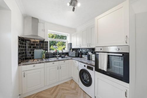 4bdr Luxe Home In Nottingham Parking - Nottingham