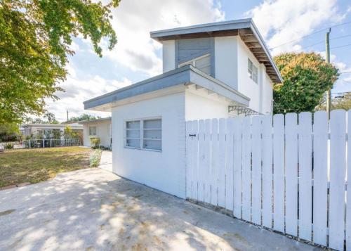 Comfortable 1br Getaway With Parking & Wifi - Pompano Beach, FL