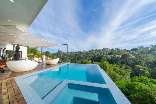 Ultra Luxury Hillside Villa With Infinity Pool Views - Los Angeles