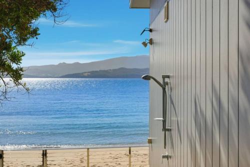 Beachfront Escape, Hot Tub - Bruny Island