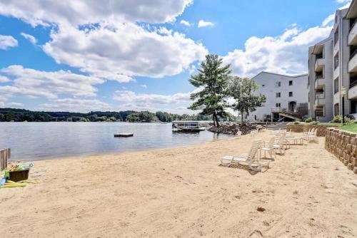 Spacious 2-story Condo By The Lake - Lake Delton, WI