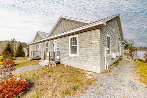 Water-view Condo At Sheepscot Harbour Resort With Deck, Full Kitchen, And Wifi - Damariscotta, ME