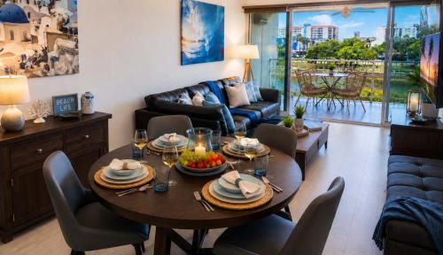 Townsville Cbd Stadium 2br, 2ba Apartment W River Views, Pool & Secure Parking - Townsville