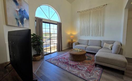 Modern 2 Bedroom Plus Loft Penthouse 10 Min To Rodeo Drive Walk To Restaurants - Los Angeles