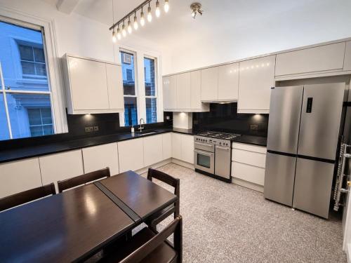 Museum Mansion - Opposite The Britsh Museum, Unique Luxury 4-bedroom - Bloomsbury