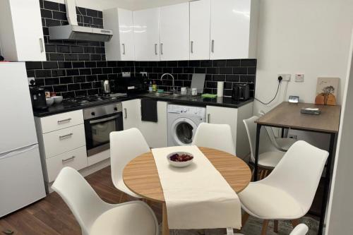 House Sleeps 22 With Wifi - Londýn