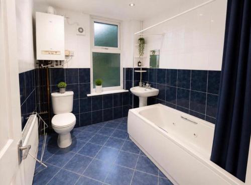 Spacious 3 Bedroom House Near Leeds City Centre - リーズ