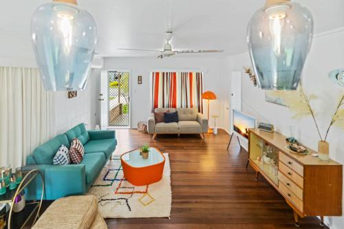 The Tides - 70s Seaside Bungalow - Port Douglas
