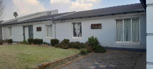 Pure Crest Guest House Near Carnival Mall - Brakpan