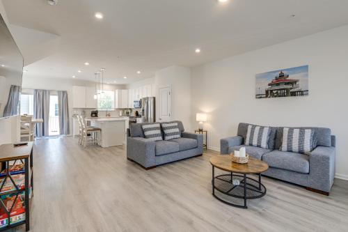 Walk To Cambridge Waterfront: Townhome W/ Deck - Maryland