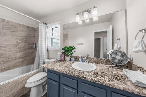 Ile Ayo - Private Bedrooms With Shared Bathroom In Co-living Home - Houston, TX