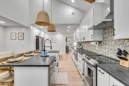 Luxury Isle Of Palms Home Steps To Beach With Pool - Isle of Palms, SC