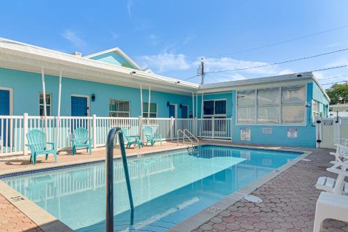 Steps To Beach & John's Pass: Poolside Studio! - Madeira Beach, FL