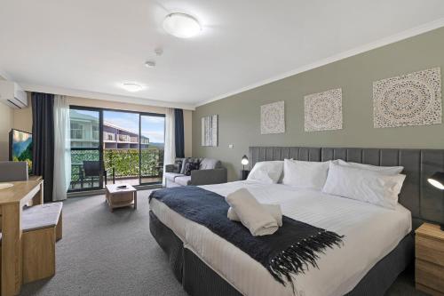 Sunny King Studio, Pool, Spa & Walk Everywhere - The Entrance