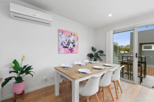 Kismet 3 Bedroom Luxury Townhouse Secure Back Yard Walk To The Beach And Shops Family Friendly Doubl - Geelong