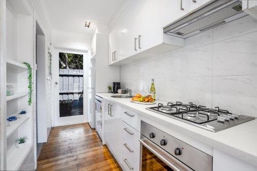 Orton Blue- Beachside Getaway For 4, Pets Welcome, Aircon, Park And Walk To Everything! - Ocean Grove