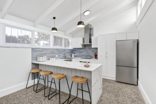 Retreat On Hitchcock- Barwon Heads, Pet Friendly, 3 Bedroom, 2 Bathroom, Aircon, Modern, Single Leve - Ocean Grove