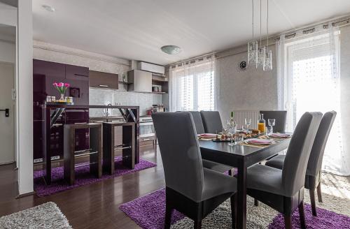 Six Corners Mystic Corner City View Balcony Apartment - Pécs