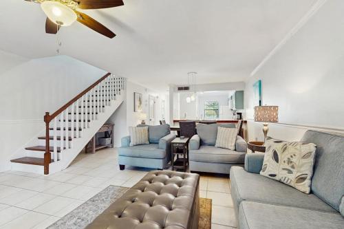 Lakefront Duplex With High-speed Wi-fi Short Walk To Beach And Water View - Rosemary Beach, FL