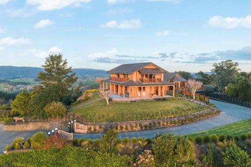 Hunua Heights Retreat With Great Views, Deck, Bbq - Clevedon