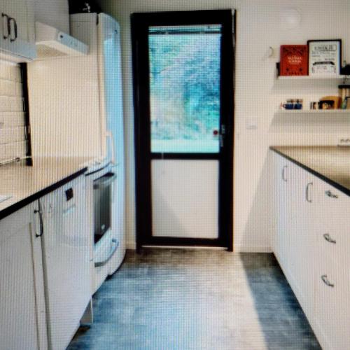 Bright, Fully Equipped Property In Orebro - Örebro