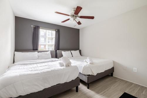 Tidy 1br With 2 Beds | Walk To Nrg | By Med Center - Houston, TX