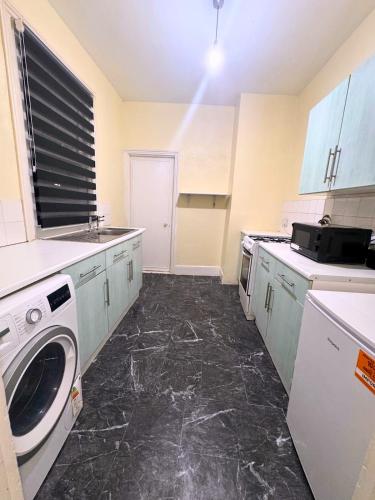 Chatham Home For 4 Contractor Friendly & Travellers - Chatham