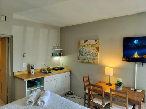 Studio In Hallandale 2270 - Hallandale Beach, FL