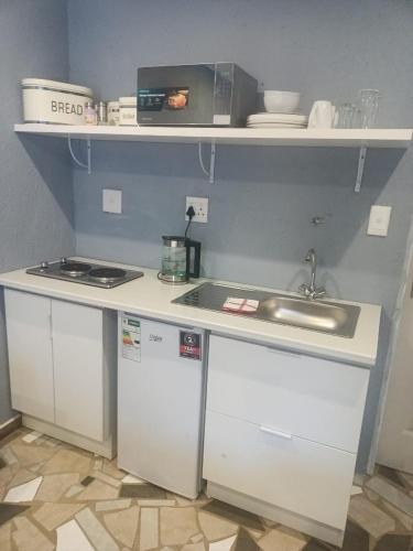Lifeshed - King-size Bed With Kitchenette - Johannesburg&nbsp;South