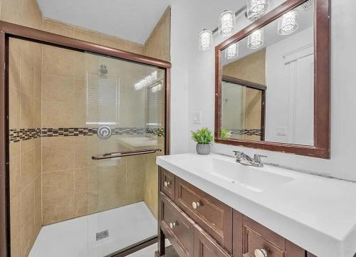 Spacious 4br Home In Walkerville With Bbq & Parking - Little Caesars Arena