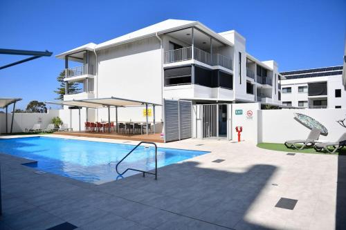 Barefoot Bliss - Rockingham