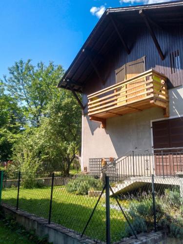 Studio Confortable A Taninges, 25 M² Avec Vue Sur Jardin - Taninges