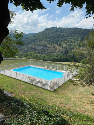 Manoir Majestueux A Satillieu Avec Piscine Privee - Ardèche