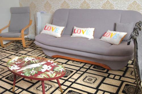 3 Bedroom House Sleeps 9 - Garden - Pets Welcome - Salford