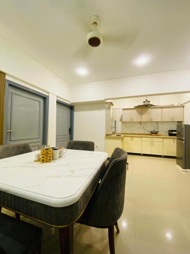 Creek Walk Flats Modern Apartment In Dha Phase Viii - Karachi