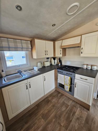 Lulu's Lodge, Billing Aquadrome - England