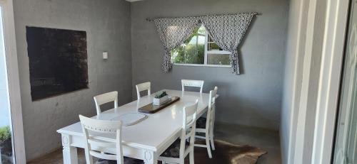 Volgenoeg Self Catering Cottage - Oudtshoorn