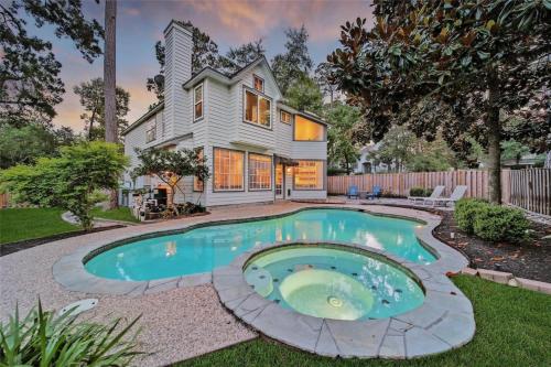 The Woodlands Gem W Heated Pool+spa, Mini Golf, Ping Pong, Grill, Ev Charging, Baby Crib - The Woodlands, TX