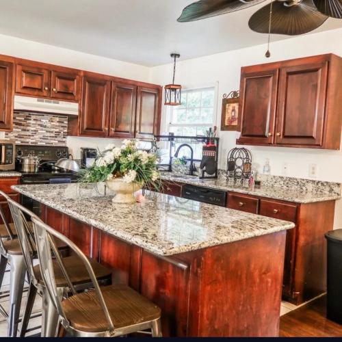 Hilltop Villa, Pool &Spa, 50 Acres, Near Airport - Splash Pad, White House