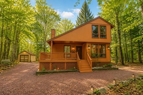 Clocked Out Cabin With Lake Access, Fire Pit, Games - Pocono Raceway