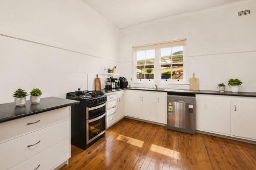 Modern Family House With Bbq - Dubbo