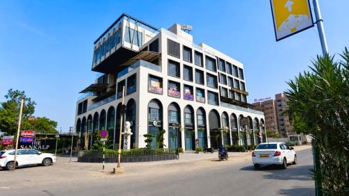 Hotel Lake City - Ahmedabad