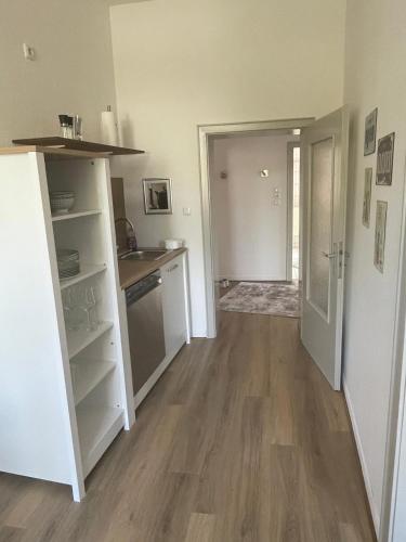 Wohnung 90 Qm Fur 4 Personen Mit Separatem Tiefgaragenstellplatz - Gerne Langerfristig Zu Vermieten - Aachen