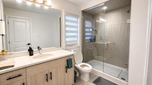 Modern Private Bedroom - Private Bathroom - Kitchener