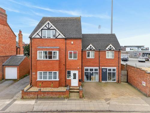 Abington Ccc Villa, Luxury, Sleeps Up To 15, Northampton Centre, Next To Cricket Ground, Games & Cin - Northampton