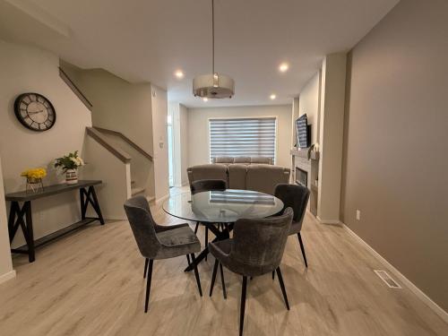 De Executive Luxury Home - Manitoba