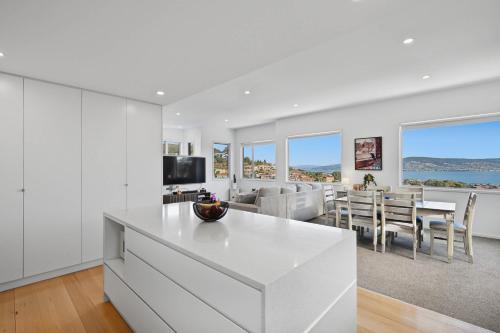Prime Howrah - Near Cbd Airport Shops & Sea Views - Hobart