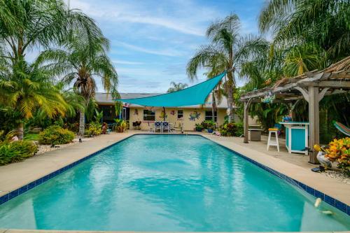 Outdoor Oasis W/ Bar & Lanai: Tavares Escape - Lake Yale, FL